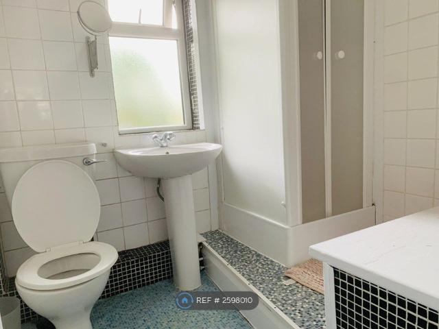 Wollaton Road, Nottingham NG8, 3 bed terraced house to rent, £1,742 pcm | PrimeLocation
