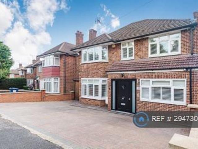 Wolmer Gardens, Edgware, HA8 4 bed detached house to rent £3,600 pcm £831 pw