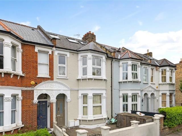 Wolseley Gardens, Chiswick, London, W4 3 bed flat to rent £3,750 pcm £865 pw