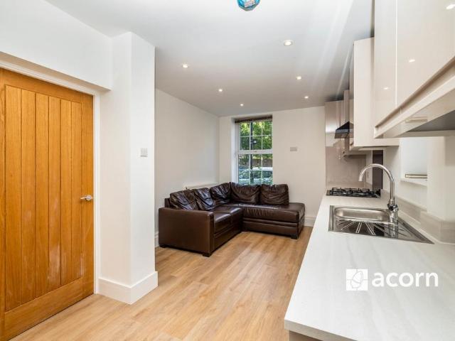 Wolseley Street London SE1 2 bed flat to rent £2,550 pcm £588 pw