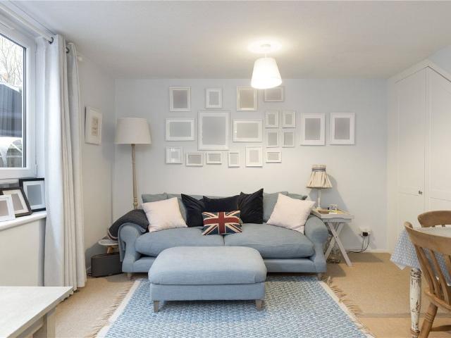 Wolsey Court, 41 Westbridge Road, London SW11, 3 bed flat to rent, £2,900 pcm | PrimeLocation