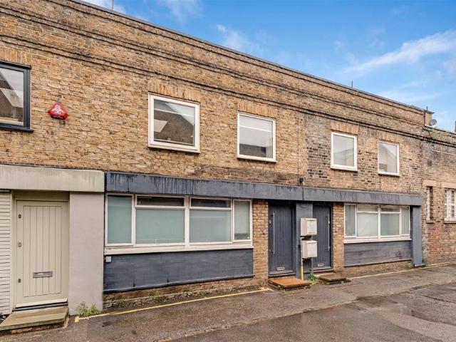 Wolsey Mews 1 bed house to rent £2,250 pcm £519 pw
