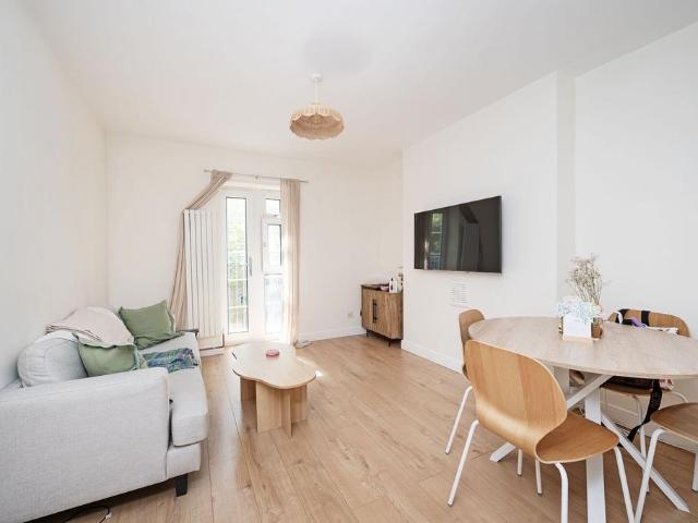 Wolsey Street, E1, Stepney, London, E1 2 bed flat to rent £2,500 pcm £577 pw