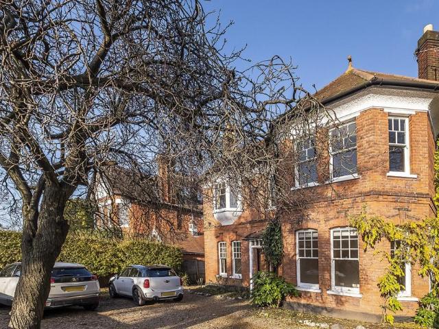 Wolsey Road, East Molesey, KT8 Studio to rent £1,295 pcm £299 pw