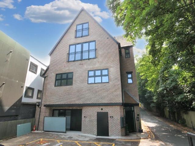 Wolsey Road, Esher KT10, 3 bed flat to rent, £2,750 pcm | PrimeLocation