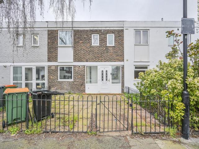 Worthing Close, Stratford, London, E15 3 bed house to rent £4,950 pcm £1,142 pw