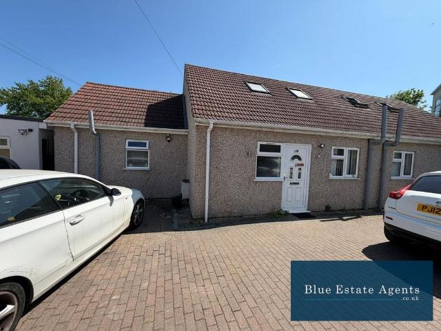 Worthing Road, Hounslow, TW5 4 bed semi detached bungalow to rent £2,700 pcm £623 pw