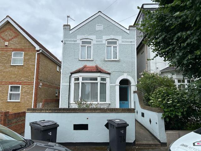 Worthington Road, Surbiton KT6, Studio to rent, £750 pcm | PrimeLocation