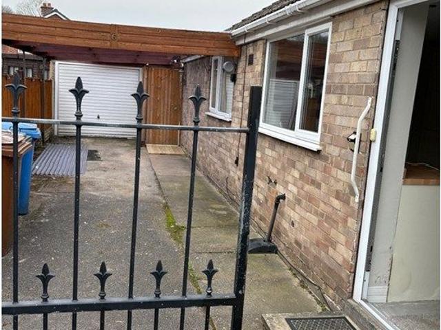 Wortley Close, Ilkeston DE7, 3 bed bungalow to rent, £1,200 pcm | PrimeLocation