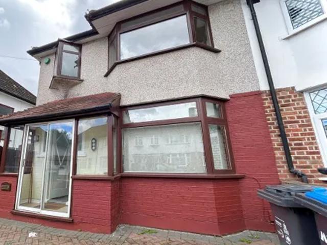 Worcester Close, London, CR4 1SP, United Kingdom | 3 bed townhouse for rent #167551966 | Rentberry
