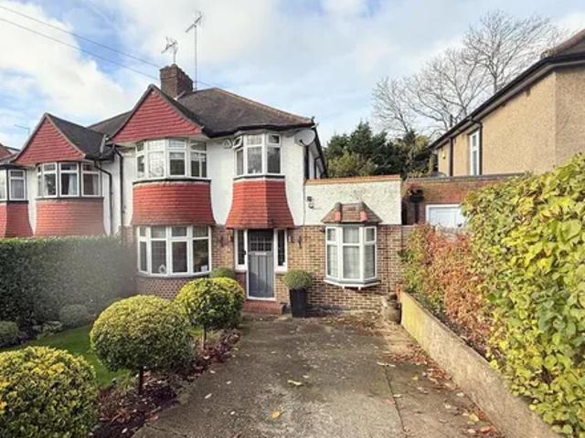 Worcester Crescent, London, NW7 4LP, United Kingdom | 3 bed duplex for rent #136265254 | Rentberry
