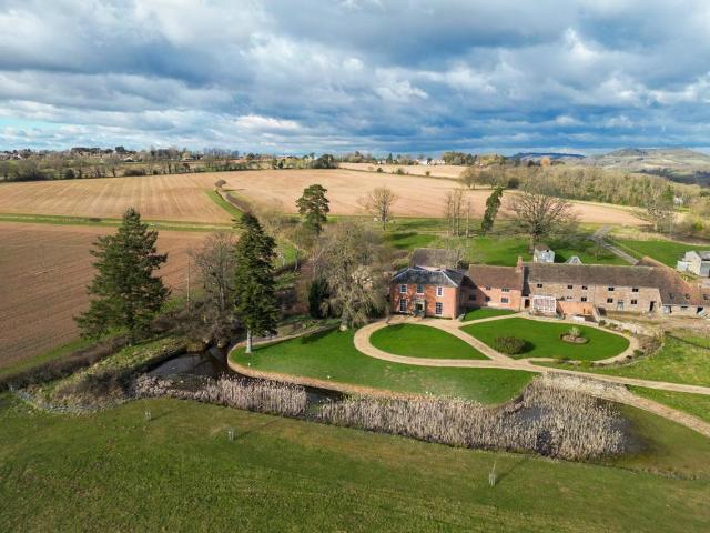Worcester, Worcestershire 4 bed equestrian property to rent £2,950 pcm £681 pw
