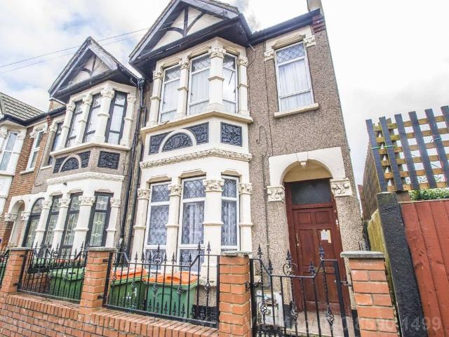 Wordsworth Avenue, Manor Park E12, 2 bed flat to rent, £1,700 pcm | PrimeLocation