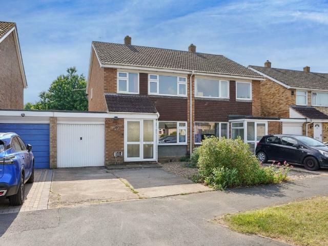 Wordsworth Road, Abingdon OX14, 3 bed semi detached bungalow to rent, £1,700 pcm | PrimeLocation