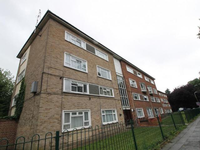 Wordsworth Way, West Drayton. 2 bed duplex to rent £1,750 pcm £404 pw