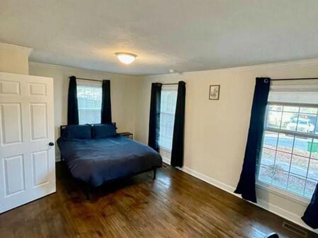 Work Hard. Commute Smart. Live Easy – Prime Belmont Home for Professionals