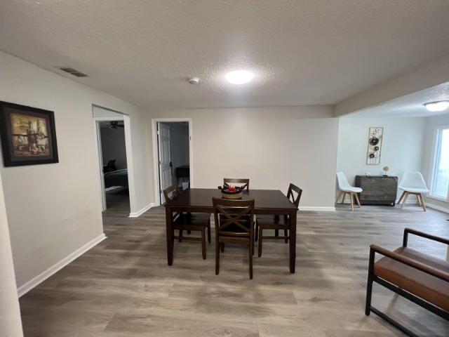 Workdesks | SmartTVs | Free Laundry | Brand New Re