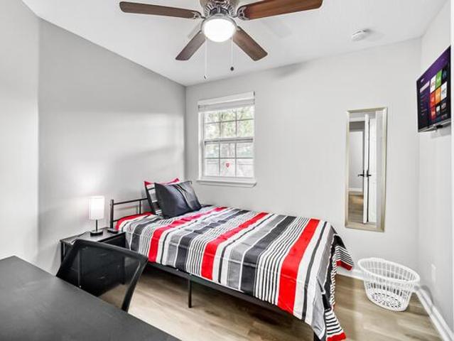 Workdesks | SmartTVs | Free Laundry | Brand New Renovation | Gas Station Next Door | Quality Experience | Responsive Host