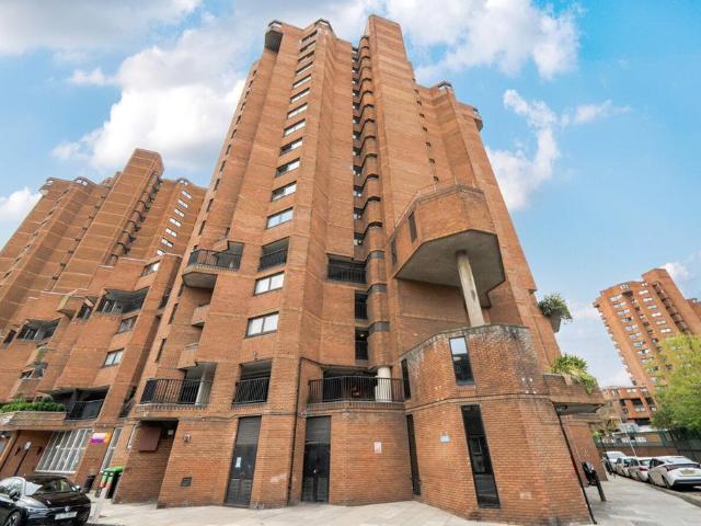 World's End Estate, Chelsea, London. 2 bed flat to rent £2,400 pcm £554 pw