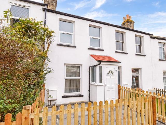 Worlds End Lane, Orpington BR6, 3 bed terraced house to rent, £1,950 pcm | PrimeLocation