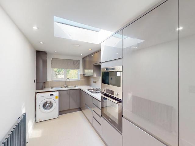 Worlds End Lane, ORPINGTON, BR6 3 bed house to rent £1,950 pcm £450 pw
