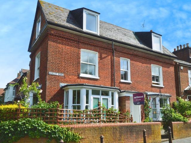 Worley Road, St Albans AL3, 1 bed penthouse to rent, £1,400 pcm | PrimeLocation