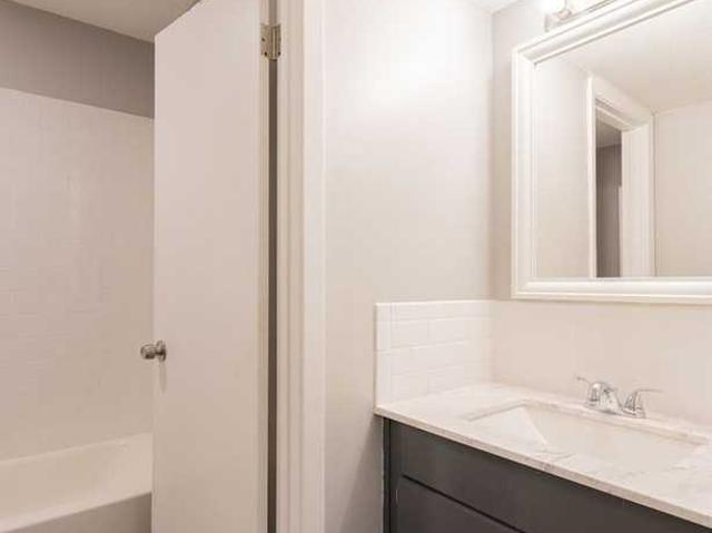 Wornall Place Apartments & Townhomes 1 Bedroom Apartment for Rent at 8718 Wornall Rd, Kansas City, MO 64114 Western Hills