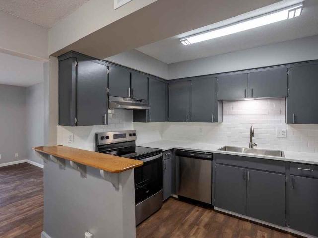 Wornall Place Apartments & Townhomes 2 Bedroom Apartment for Rent at 8718 Wornall Rd, Kansas City, MO 64114 Western Hills