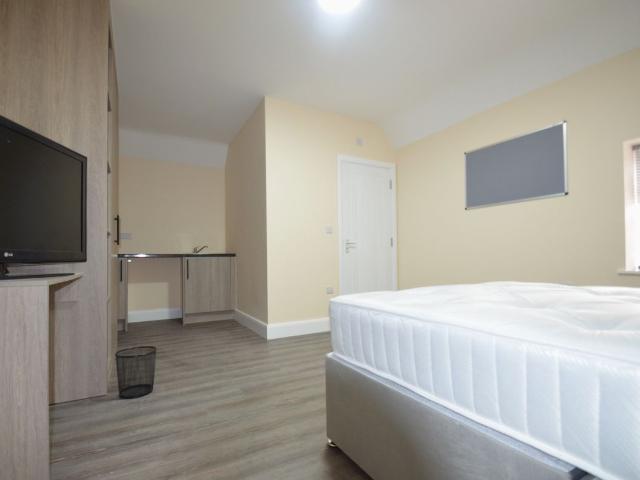 Worple Avenue, Staines Upon Thames TW18, Room to rent, £1,025 pcm | PrimeLocation