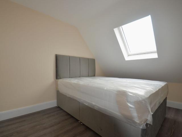 Worple Avenue, Staines Upon Thames TW18, Room to rent, £1,075 pcm | PrimeLocation