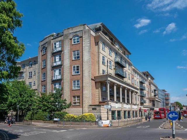 Worple Road, Wimbledon, London, SW19 2 bed flat to rent £3,500 pcm £808 pw