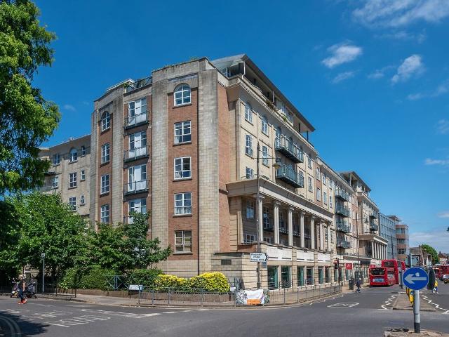 Worple Road, Wimbledon, London SW19, 2 bed flat to rent, £3,500 pcm | PrimeLocation