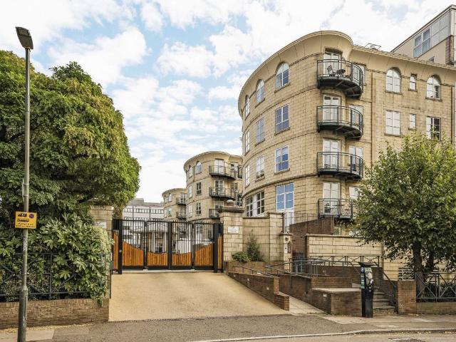 Worple Road, Wimbledon SW19, 2 bed flat to rent, £3,000 pcm | PrimeLocation