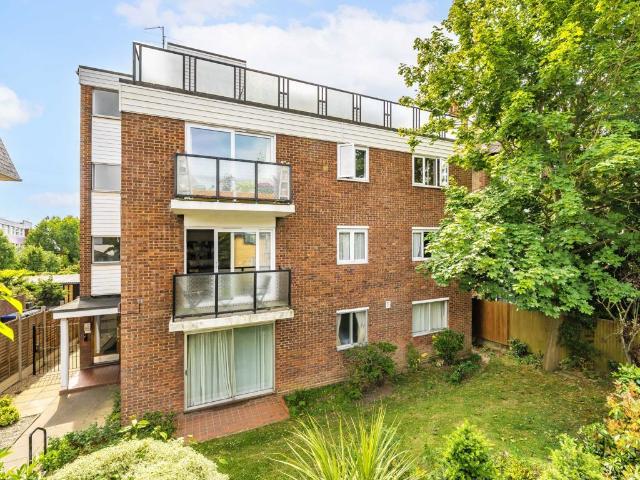 Worple Road, Wimbledon SW19, 2 bed flat to rent, £2,495 pcm | PrimeLocation