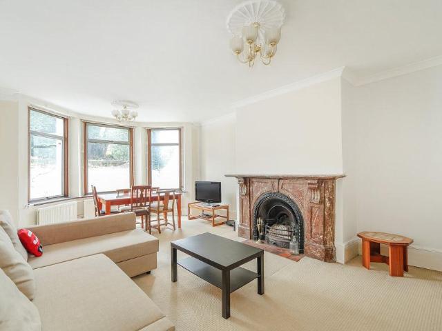 Worple road, WIMBLEDON SW20 2 bed flat to rent £2,150 pcm £496 pw