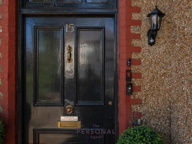 Worple Road, Epsom 3 bed flat to rent £2,600 pcm £600 pw