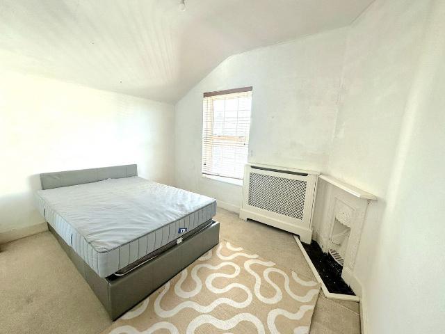 Worple Road, London, 8 SW14, 3 bed flat to rent, £3,000 pcm | PrimeLocation
