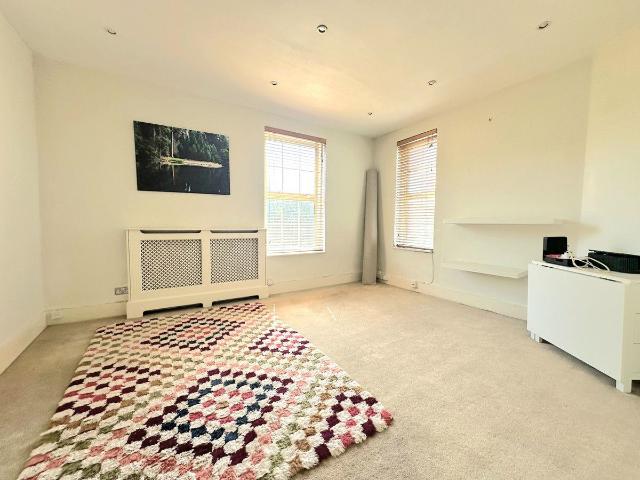 Worple Road, London, 8 SW14, 3 bed flat to rent, £3,000 pcm | PrimeLocation