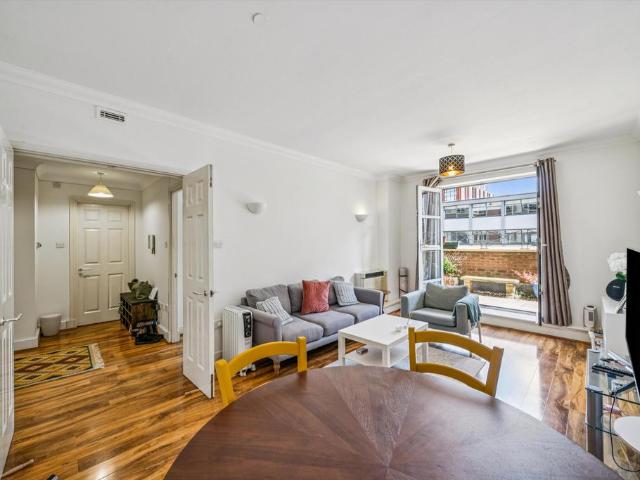 Worple Road, London SW19 1 bed flat to rent £2,250 pcm £519 pw