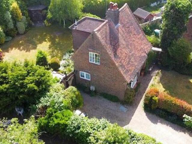 Worple Road, South Leatherhead, 2 Bedroom Detached