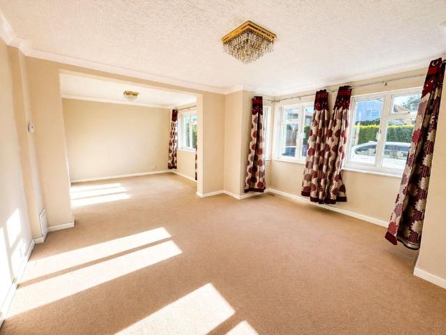 Worple Road, Staines upon Thames, Surrey, TW18 1ED