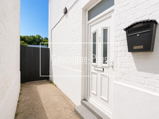 Worplesdon Road, Guildford GU2, 1 bed flat to rent, £1,200 pcm | PrimeLocation