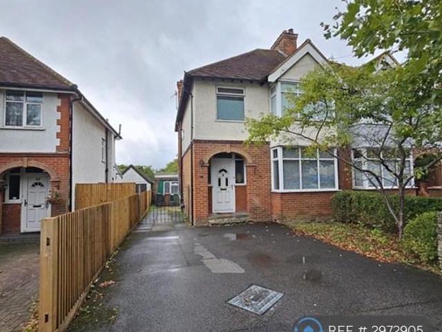 Worplesdon Road, Guildford, GU2 3 bed semi detached house to rent £2,300 pcm £531 pw