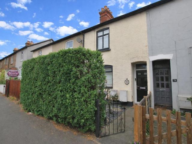 Worplesdon Road, Guildford, Surrey, GU2 2 bed terraced house to rent £1,695 pcm £391 pw