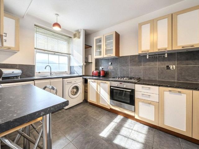 Worsopp Drive, Clapham, London SW4, 2 bed flat to rent, £2,250 pcm | PrimeLocation