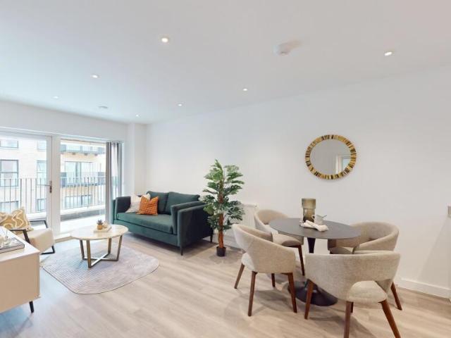Wotton Court 2 Rolfe Terrace Woolwich. 2 bed apartment to rent £2,300 pcm £531 pw