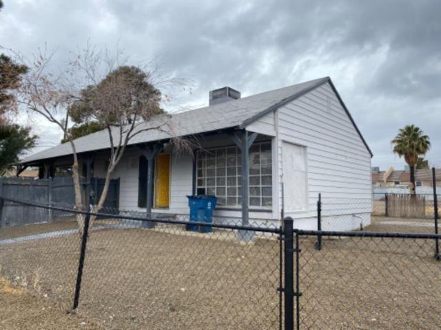 Wowthis 1 BR has a huge yard. Fully remodeled