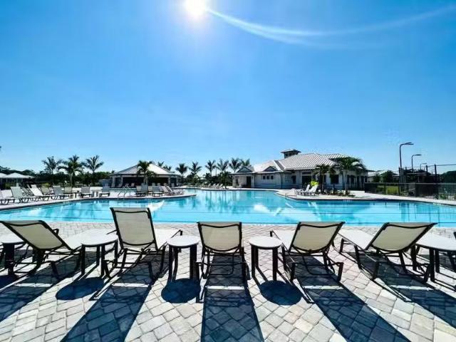 WOW! Furnished Luxury Condo! Golf Membership Inlcuded! 14131.
