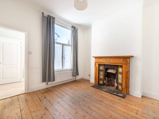 Wrottesley Road, Kensal Green, London NW10, 2 bed flat to rent, £3,034 pcm | PrimeLocation