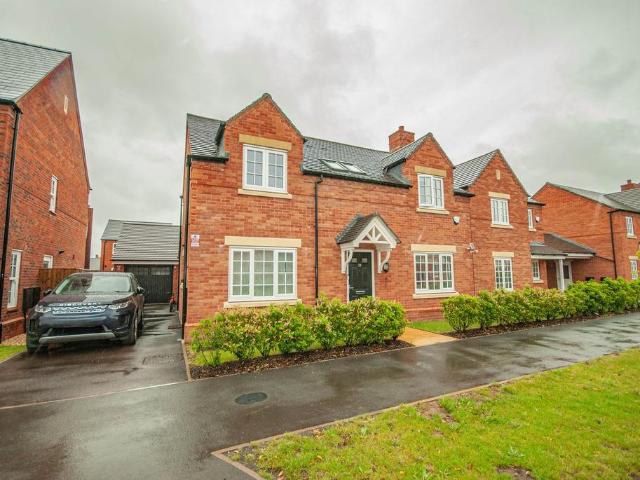 Wroughton Drive, Houlton, Rugby, CV23 4 bed detached house to rent £2,100 pcm £485 pw